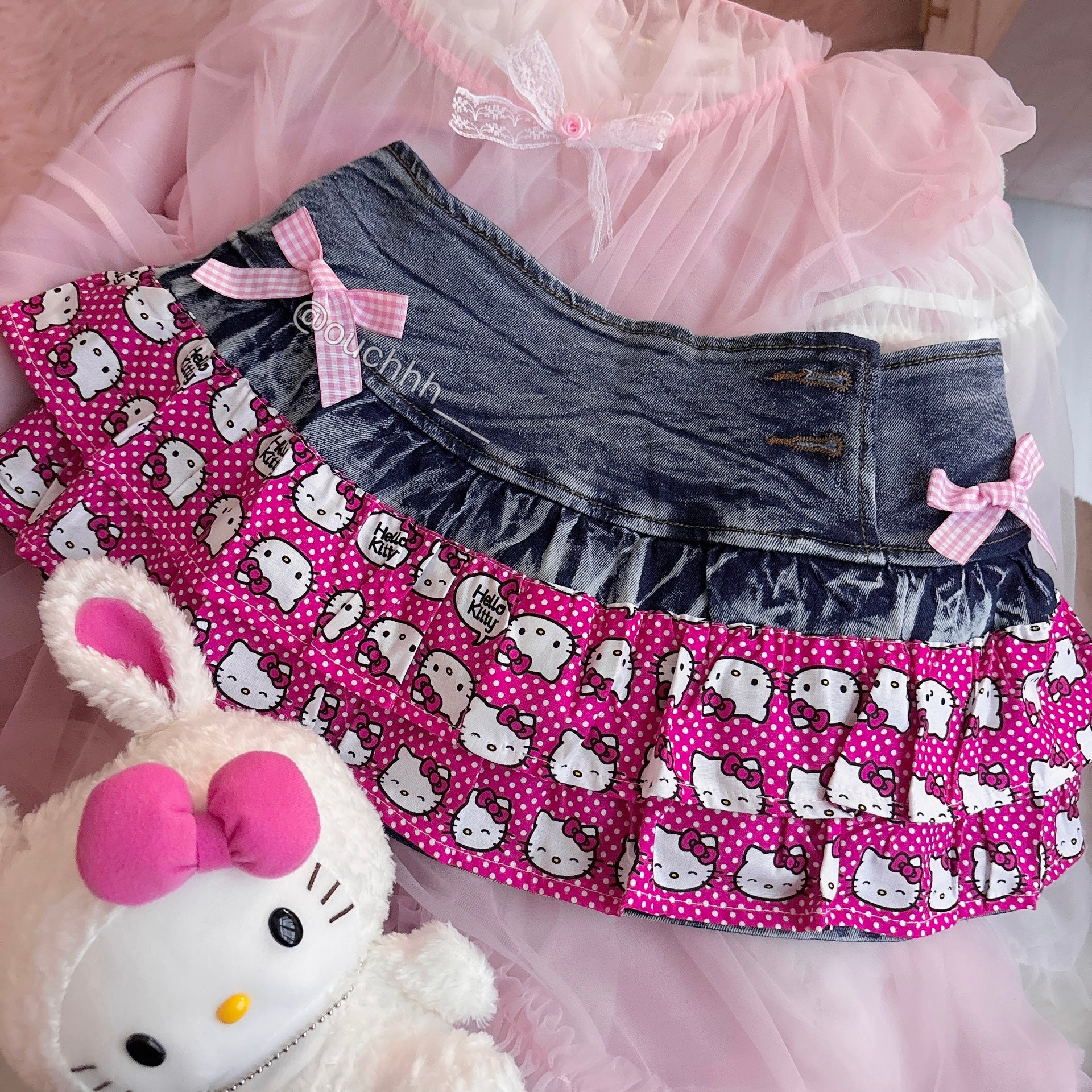 Hello Kitty Trim Mid Rise Mini Skirt (Hot Pink)